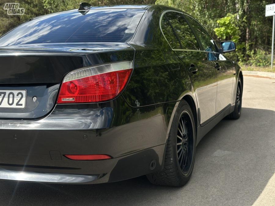 Black BMW 520 2004 in Jurbarkas, with an engine capacity of 2.20 L and mileage of 243 thousand km for 2600 €, photo 6 on AUTOMOTO.COM.LV