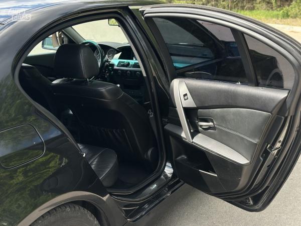 Black BMW 520 2004 in Jurbarkas, with an engine capacity of 2.20 L and mileage of 243 thousand km for 2600 €, photo 8 on AUTOMOTO.COM.LV