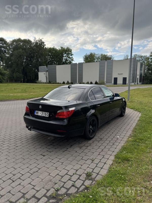 Black BMW 520 2004 in Riga, with an engine capacity of 2.20 L and mileage of 445 thousand km for 3500 €, photo 3 on AUTOMOTO.COM.LV