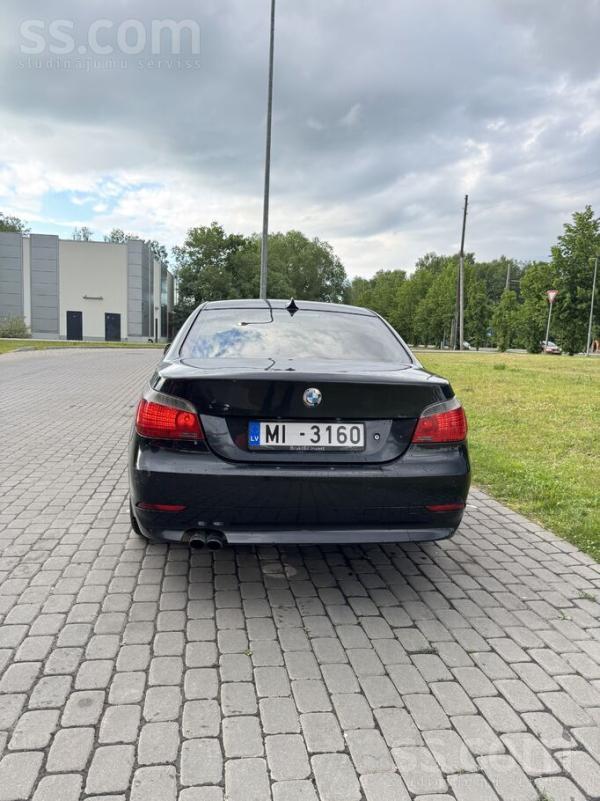 Black BMW 520 2004 in Riga, with an engine capacity of 2.20 L and mileage of 445 thousand km for 3500 €, photo 5 on AUTOMOTO.COM.LV