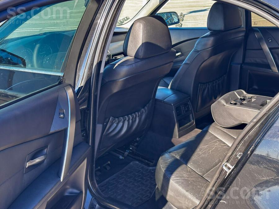 Melns BMW 520 2004 Rīga, ar dzinēja tilpumu 2.20 L un nobraukumu 443 tūkst. km par 2400 €, foto 7 vietnē AUTOMOTO.COM.LV