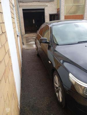 Melns BMW 520 2004 Panevēža, ar dzinēja tilpumu 2.17 L un nobraukumu 250 tūkst. km par 2000 €, foto 3 vietnē AUTOMOTO.COM.LV