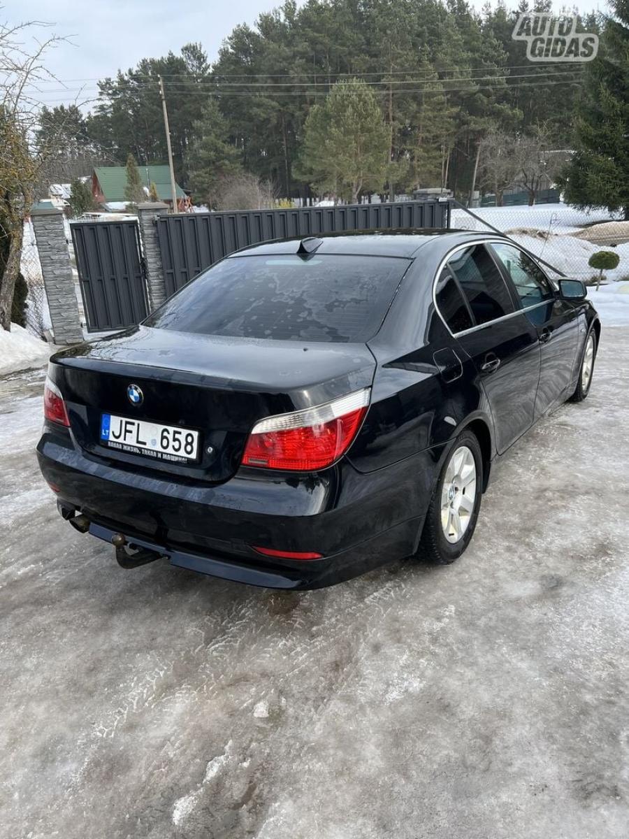 Black BMW 520 2005 in Vilnius, with an engine capacity of 2.00 L and mileage of 335 thousand km for 2500 €, photo 4 on AUTOMOTO.COM.LV