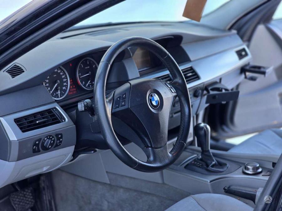 Black BMW 520 2006 in Radviliskis, with an engine capacity of 2.00 L and mileage of 307 thousand km for 2650 €, photo 9 on AUTOMOTO.COM.LV