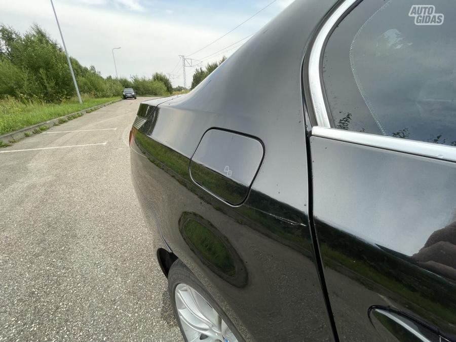 Melns BMW 520 2006 Radviliškis, ar dzinēja tilpumu 2.00 L un nobraukumu 390 tūkst. km par 3100 €, foto 14 vietnē AUTOMOTO.COM.LV
