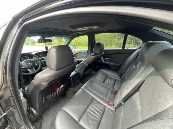 Melns BMW 520 2006 Radviliškis, ar dzinēja tilpumu 2.00 L un nobraukumu 390 tūkst. km par 2600 €, foto 9 vietnē AUTOMOTO.COM.LV
