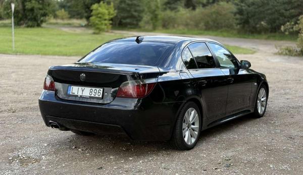 Black BMW 520 2006 in Vilnius, with an engine capacity of 2.00 L and mileage of 276 thousand km for 3000 €, photo 5 on AUTOMOTO.COM.LV