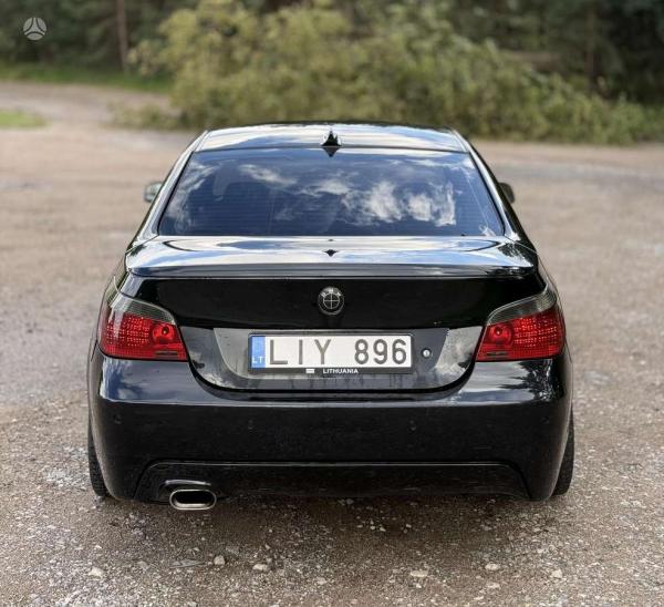 Black BMW 520 2006 in Vilnius, with an engine capacity of 2.00 L and mileage of 276 thousand km for 3000 €, photo 7 on AUTOMOTO.COM.LV