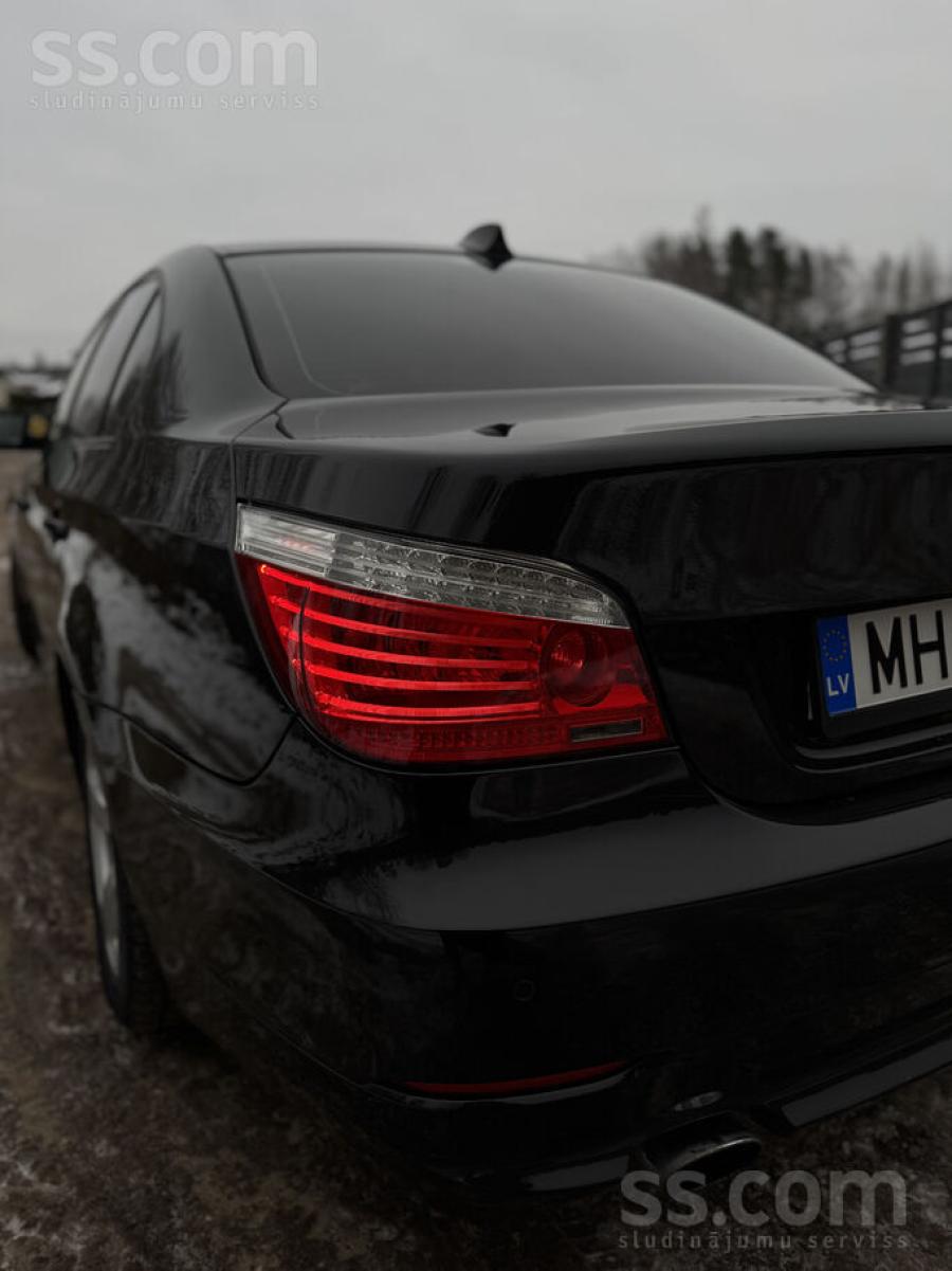 Black BMW 520 2007 in Riga, with an engine capacity of 2.00 L and mileage of 255 thousand km for 6200 €, photo 6 on AUTOMOTO.COM.LV