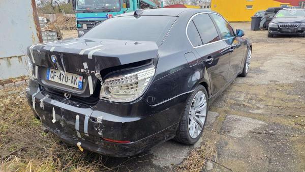 Melns BMW 520 2007 Panevēža, ar dzinēja tilpumu 2.00 L un nobraukumu 247 tūkst. km par 2500 €, foto 5 vietnē AUTOMOTO.COM.LV