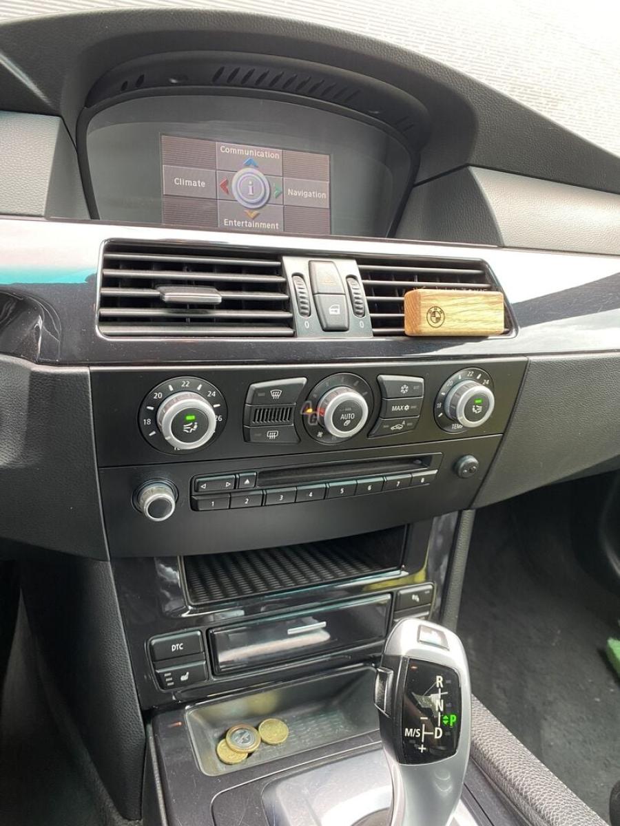 Black BMW 520 2007 in Telschi, with an engine capacity of 2.00 L and mileage of 453 thousand km for 3100 €, photo 17 on AUTOMOTO.COM.LV