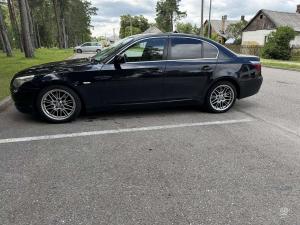 Melns BMW 520 2007 Marijampole, ar dzinēja tilpumu 2.00 L un nobraukumu 400 tūkst. km par 3400 €, foto 5 vietnē AUTOMOTO.COM.LV