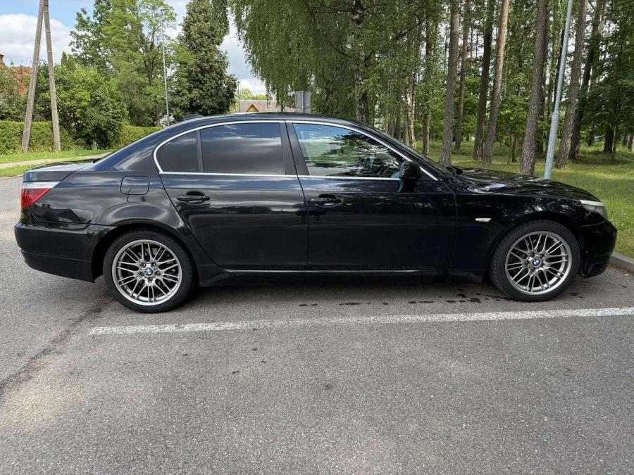 Melns BMW 520 2007 Marijampole, ar dzinēja tilpumu 2.00 L un nobraukumu 400 tūkst. km par 3400 €, foto 10 vietnē AUTOMOTO.COM.LV