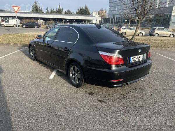 Melns BMW 520 2007 Ogre, ar dzinēja tilpumu 2.00 L un nobraukumu 343 tūkst. km par 3000 €, foto 4 vietnē AUTOMOTO.COM.LV