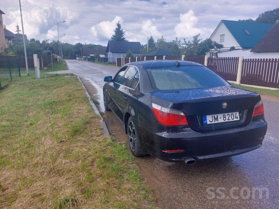 Melns BMW 520 2008 Daugavpils, ar dzinēja tilpumu 2.00 L un nobraukumu 347 tūkst. km par 3450 €, foto 3 vietnē AUTOMOTO.COM.LV