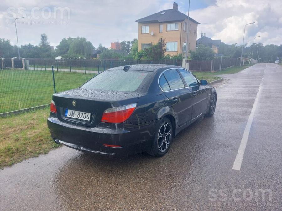 Melns BMW 520 2008 Daugavpils, ar dzinēja tilpumu 2.00 L un nobraukumu 347 tūkst. km par 3450 €, foto 4 vietnē AUTOMOTO.COM.LV