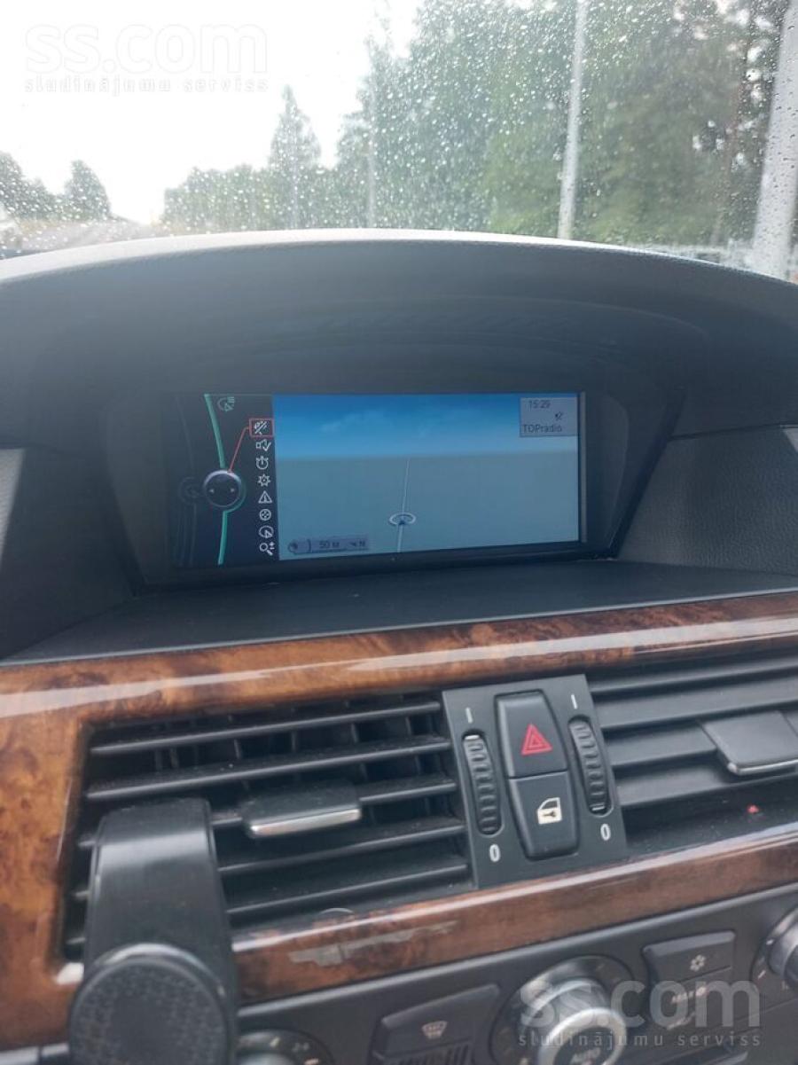 Melns BMW 520 2008 Daugavpils, ar dzinēja tilpumu 2.00 L un nobraukumu 347 tūkst. km par 3450 €, foto 13 vietnē AUTOMOTO.COM.LV