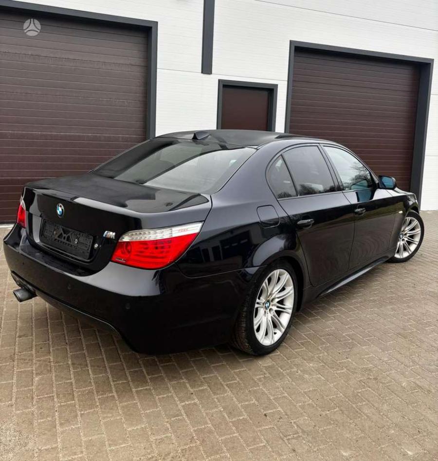 Black BMW 520 2008 in Utena, with an engine capacity of 2.00 L and mileage of 279 thousand km for 5850 €, photo 4 on AUTOMOTO.COM.LV
