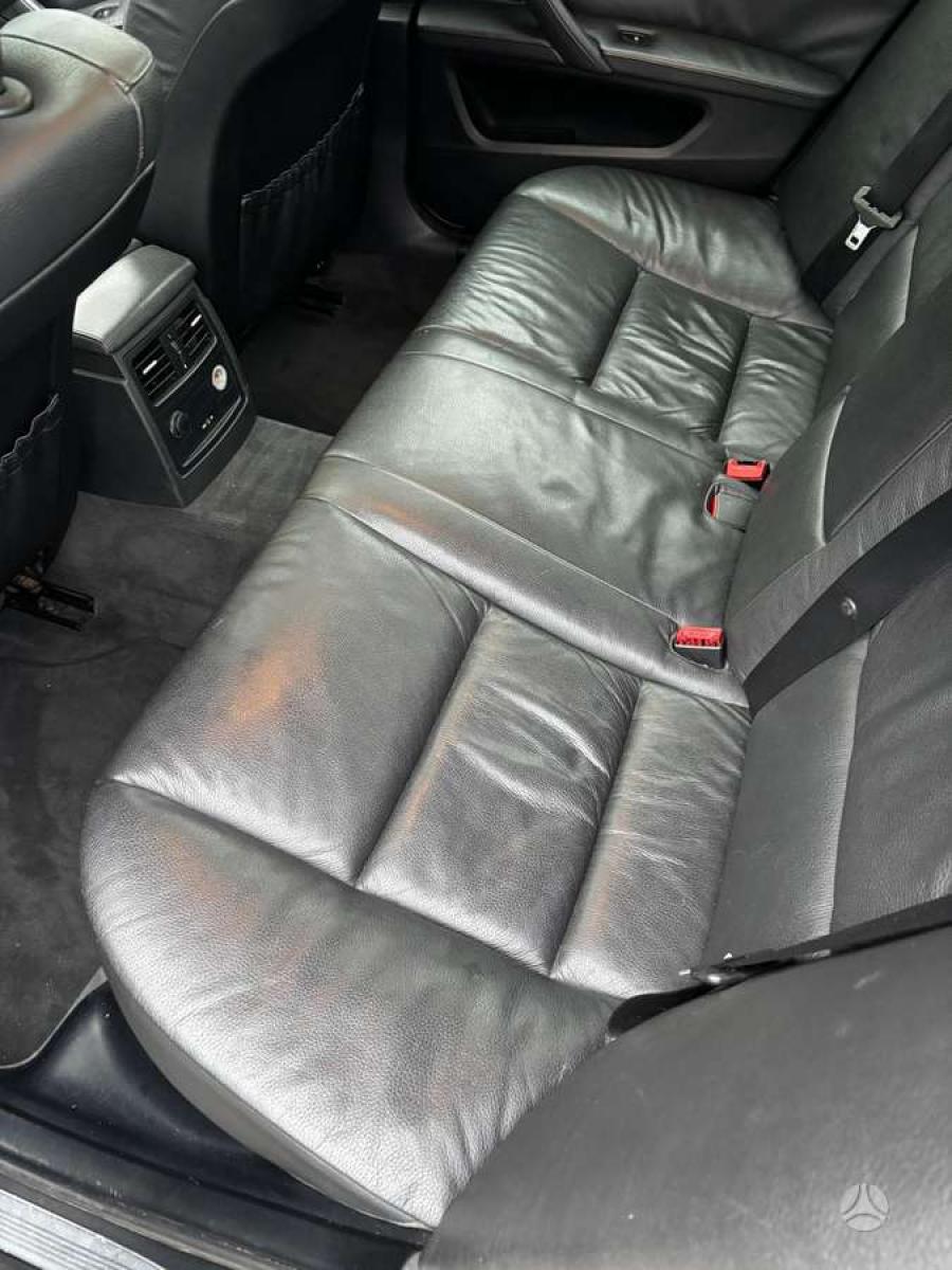 Black BMW 520 2008 in Utena, with an engine capacity of 2.00 L and mileage of 279 thousand km for 5850 €, photo 10 on AUTOMOTO.COM.LV