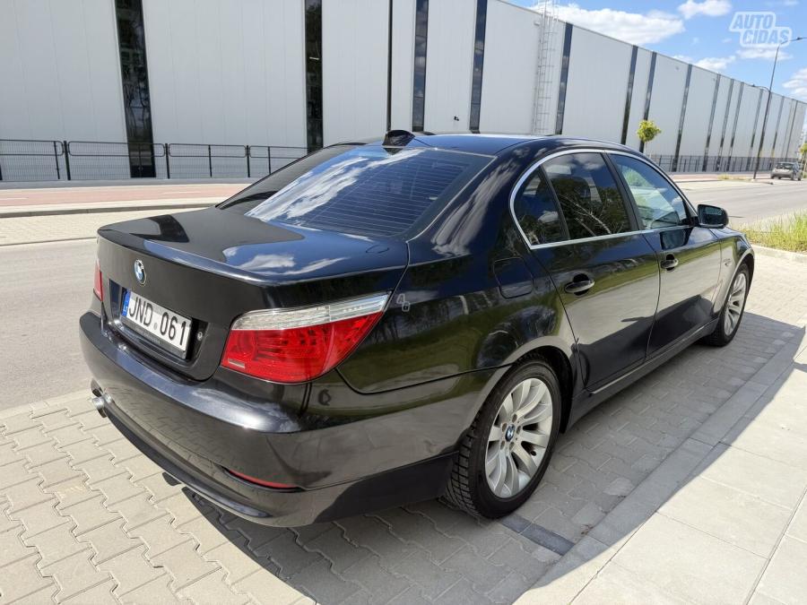 Black BMW 520 2008 in Vilnius, with an engine capacity of 2.00 L and mileage of 230 thousand km for 3150 €, photo 4 on AUTOMOTO.COM.LV