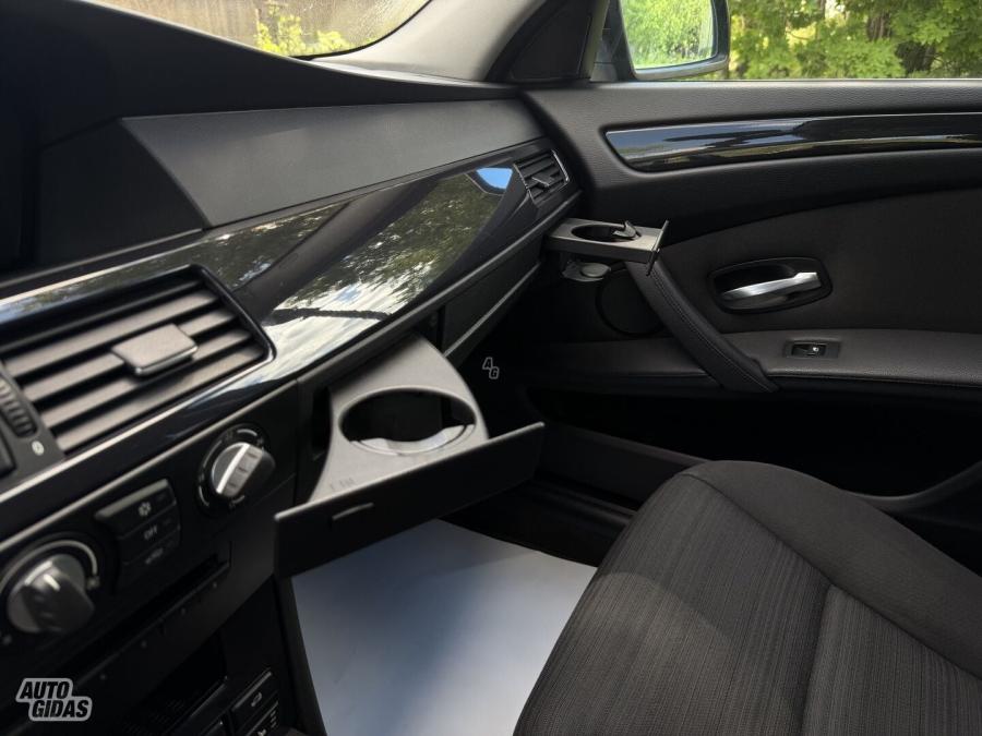 Black BMW 520 2008 in Vilnius, with an engine capacity of 2.00 L and mileage of 230 thousand km for 3150 €, photo 26 on AUTOMOTO.COM.LV