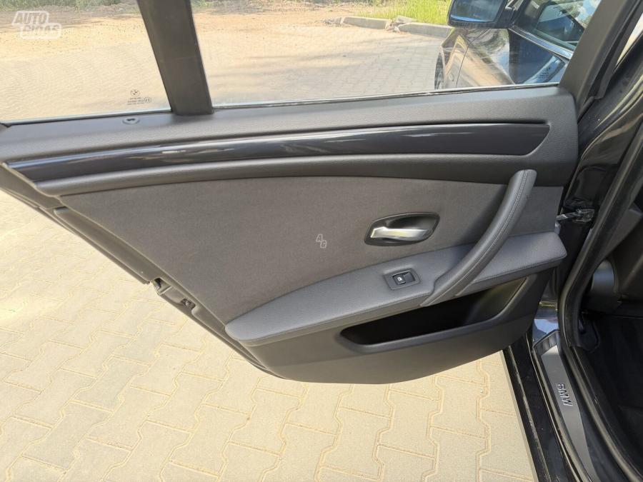 Black BMW 520 2008 in Vilnius, with an engine capacity of 2.00 L and mileage of 230 thousand km for 3150 €, photo 32 on AUTOMOTO.COM.LV