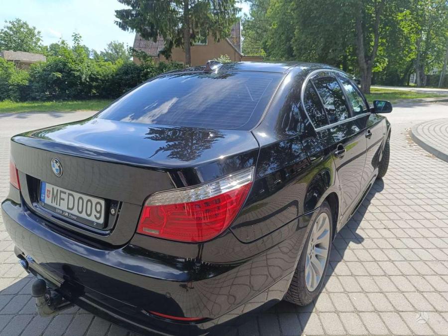 Black BMW 520 2008 in Vilkaviskis, with an engine capacity of 2.00 L and mileage of 260 thousand km for 4950 €, photo 5 on AUTOMOTO.COM.LV