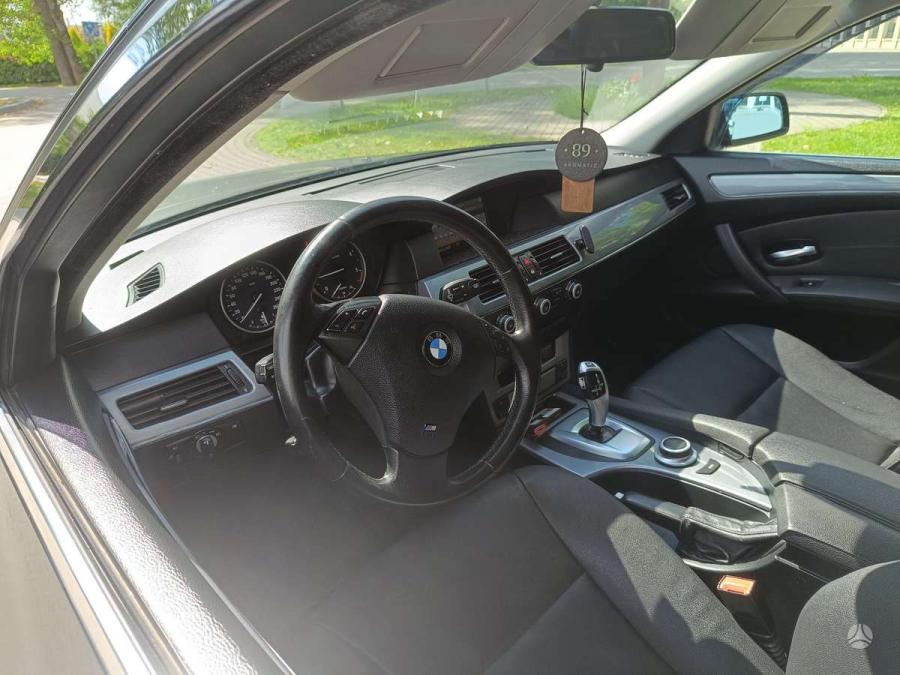 Black BMW 520 2008 in Vilkaviskis, with an engine capacity of 2.00 L and mileage of 260 thousand km for 4950 €, photo 9 on AUTOMOTO.COM.LV