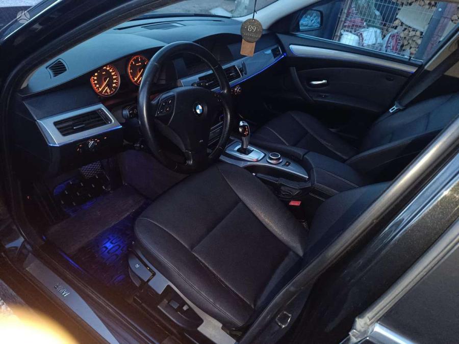 Black BMW 520 2008 in Vilkaviskis, with an engine capacity of 2.00 L and mileage of 260 thousand km for 4950 €, photo 12 on AUTOMOTO.COM.LV