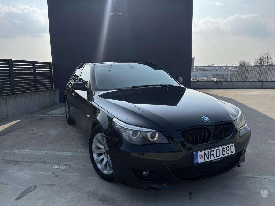 Black BMW 520 2008 in Vilnius, with an engine capacity of 2.00 L and mileage of 399 thousand km for 3600 €, photo 5 on AUTOMOTO.COM.LV
