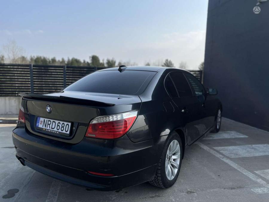 Melns BMW 520 2008 Viļņa, ar dzinēja tilpumu 2.00 L un nobraukumu 389 tūkst. km par 3500 €, foto 5 vietnē AUTOMOTO.COM.LV