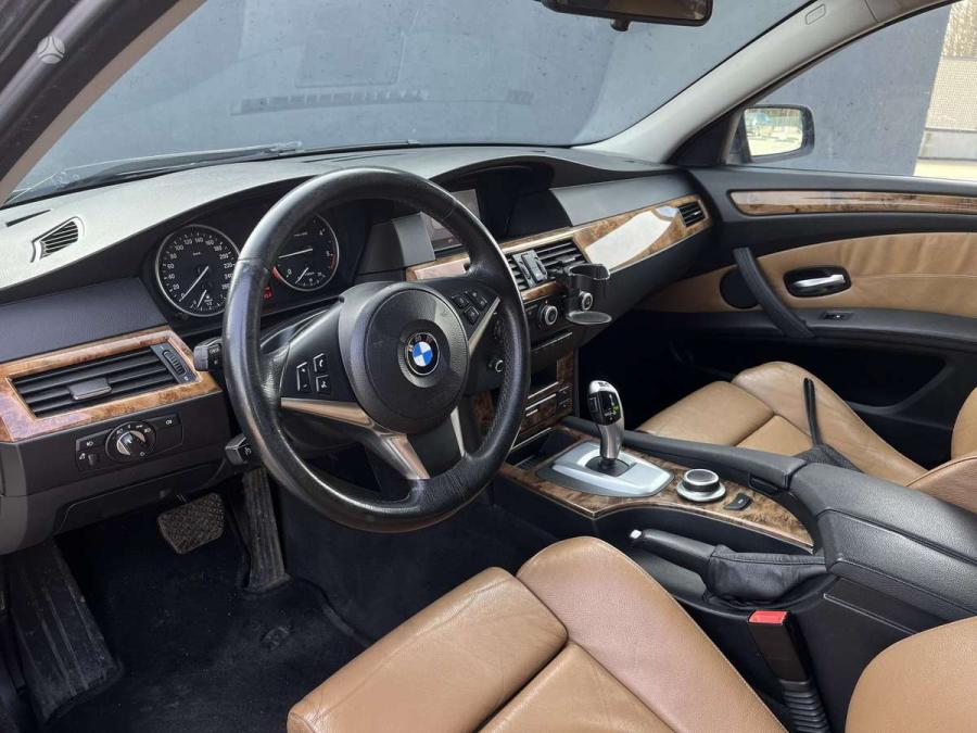 Melns BMW 520 2008 Viļņa, ar dzinēja tilpumu 2.00 L un nobraukumu 389 tūkst. km par 3500 €, foto 7 vietnē AUTOMOTO.COM.LV
