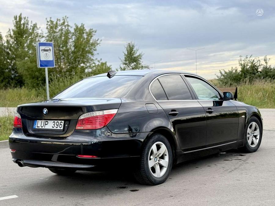 Melns BMW 520 2008 Radviliškis, ar dzinēja tilpumu 2.00 L un nobraukumu 329 tūkst. km par 3900 €, foto 1 vietnē AUTOMOTO.COM.LV