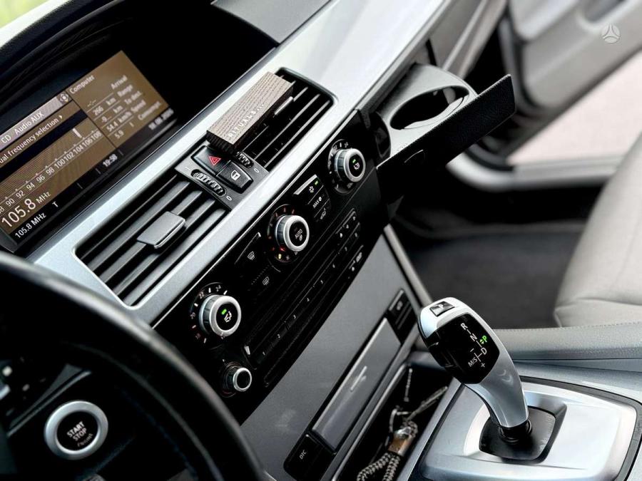Melns BMW 520 2008 Radviliškis, ar dzinēja tilpumu 2.00 L un nobraukumu 329 tūkst. km par 3900 €, foto 17 vietnē AUTOMOTO.COM.LV