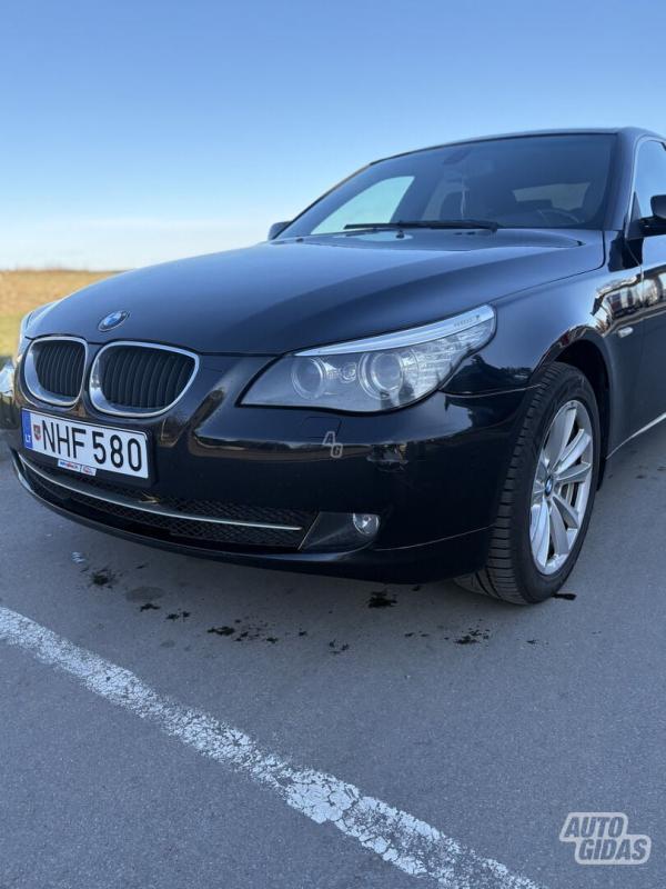 Black BMW 520 2009 in Plunge, with an engine capacity of 2.00 L and mileage of 288 thousand km for 3600 €, photo 4 on AUTOMOTO.COM.LV