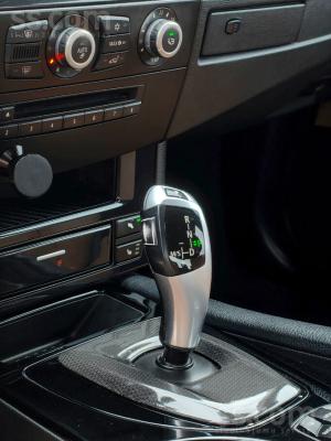 Melns BMW 520 2009 Rīga, ar dzinēja tilpumu 2.00 L un nobraukumu 326 tūkst. km par 4900 €, foto 10 vietnē AUTOMOTO.COM.LV