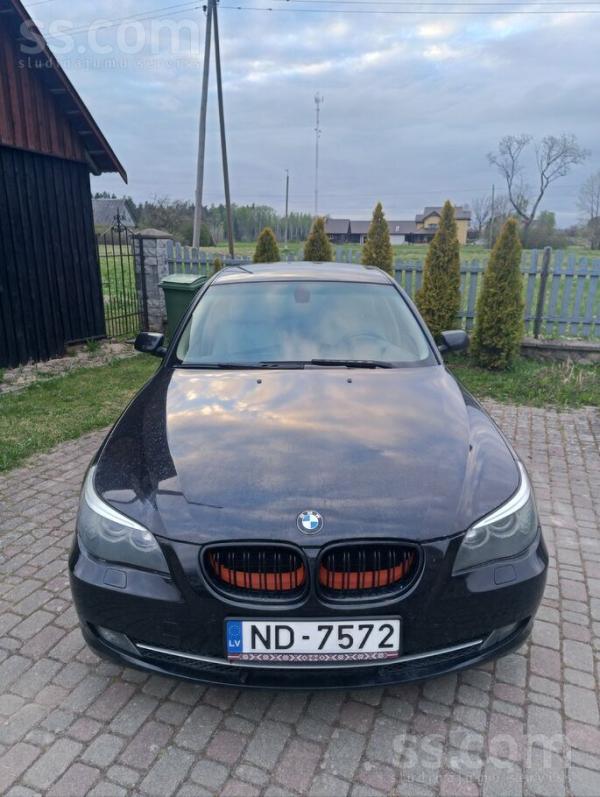 Black BMW 520 2009 in Valmiera, with an engine capacity of 2.00 L and mileage of 361 thousand km for 4500 €, photo 1 on AUTOMOTO.COM.LV