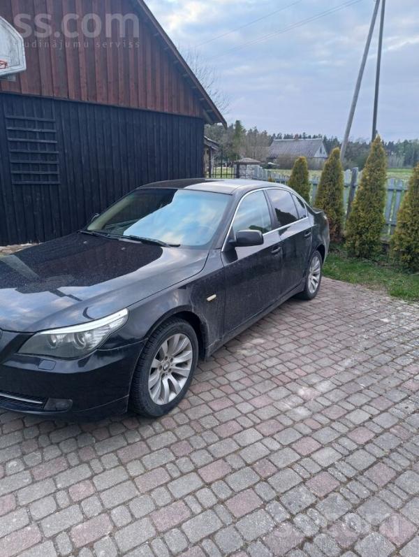 Black BMW 520 2009 in Valmiera, with an engine capacity of 2.00 L and mileage of 361 thousand km for 4500 €, photo 2 on AUTOMOTO.COM.LV