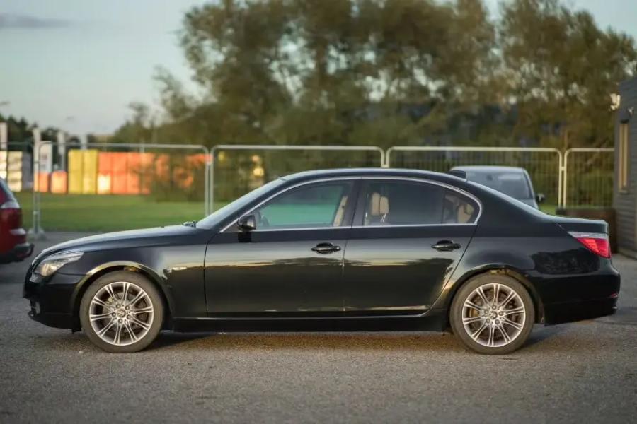 Melns BMW 520 2009 Liepāja, ar dzinēja tilpumu 2.00 L un nobraukumu 234 tūkst. km par 5750 €, foto 3 vietnē AUTOMOTO.COM.LV