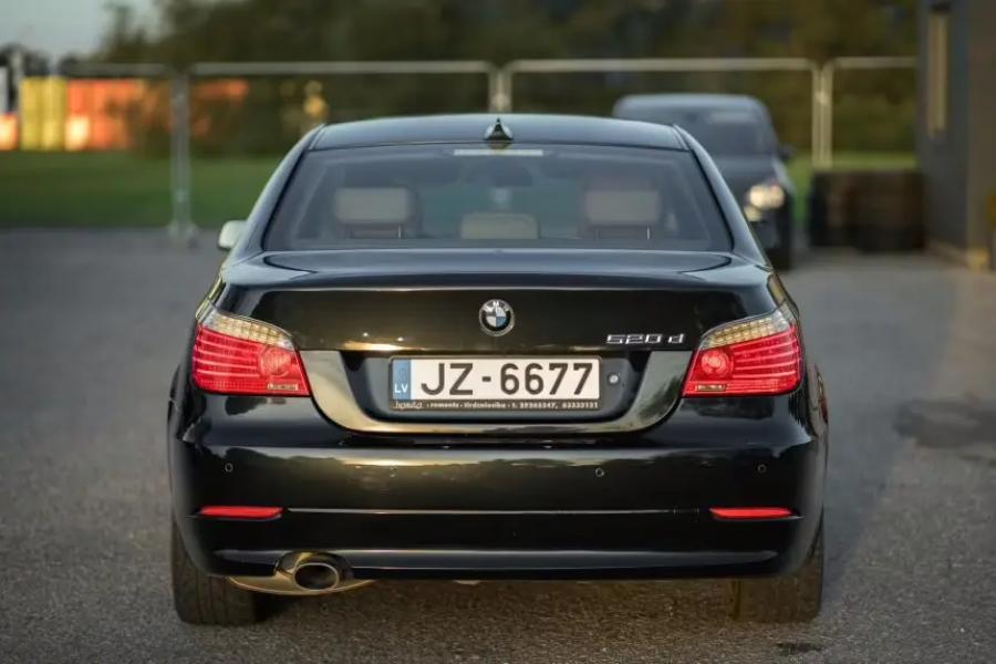 Melns BMW 520 2009 Liepāja, ar dzinēja tilpumu 2.00 L un nobraukumu 234 tūkst. km par 5750 €, foto 5 vietnē AUTOMOTO.COM.LV