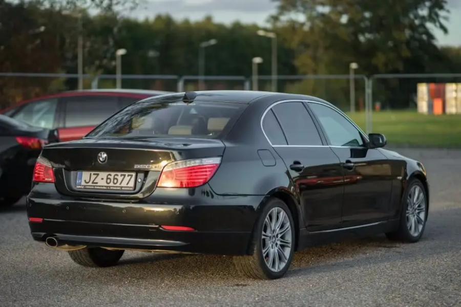 Melns BMW 520 2009 Liepāja, ar dzinēja tilpumu 2.00 L un nobraukumu 234 tūkst. km par 5750 €, foto 6 vietnē AUTOMOTO.COM.LV