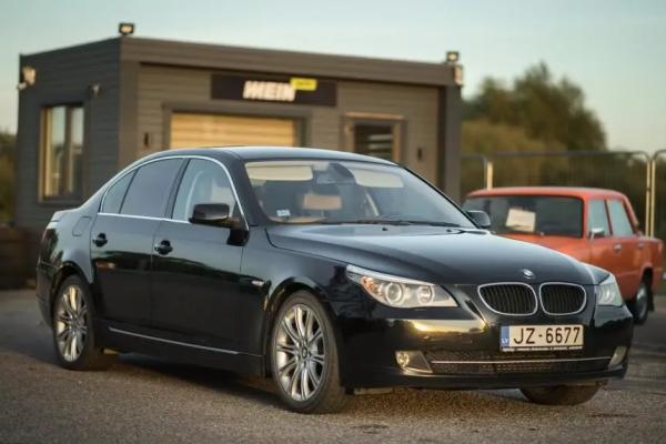 Black BMW 520 2009 in Liepaja, with an engine capacity of 2.00 L and mileage of 234 thousand km for 5750 €, photo 7 on AUTOMOTO.COM.LV