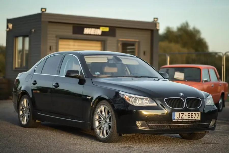 Melns BMW 520 2009 Liepāja, ar dzinēja tilpumu 2.00 L un nobraukumu 234 tūkst. km par 5750 €, foto 8 vietnē AUTOMOTO.COM.LV