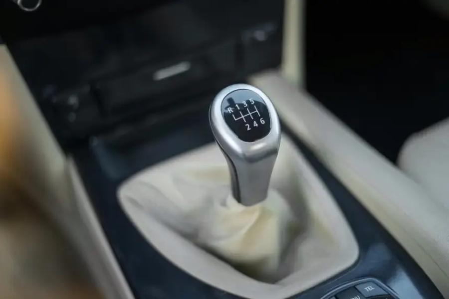 Melns BMW 520 2009 Liepāja, ar dzinēja tilpumu 2.00 L un nobraukumu 234 tūkst. km par 5750 €, foto 16 vietnē AUTOMOTO.COM.LV