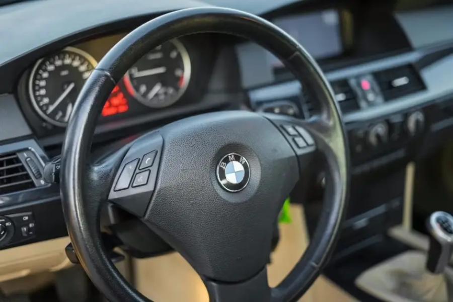 Melns BMW 520 2009 Liepāja, ar dzinēja tilpumu 2.00 L un nobraukumu 234 tūkst. km par 5750 €, foto 29 vietnē AUTOMOTO.COM.LV