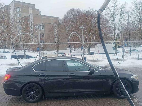 Black BMW 520 2010 in Vilnius, with an engine capacity of 2.00 L and mileage of 171 thousand km for 3400 €, photo 2 on AUTOMOTO.COM.LV