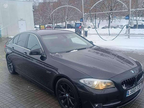 Black BMW 520 2010 in Vilnius, with an engine capacity of 2.00 L and mileage of 171 thousand km for 3400 €, photo 3 on AUTOMOTO.COM.LV
