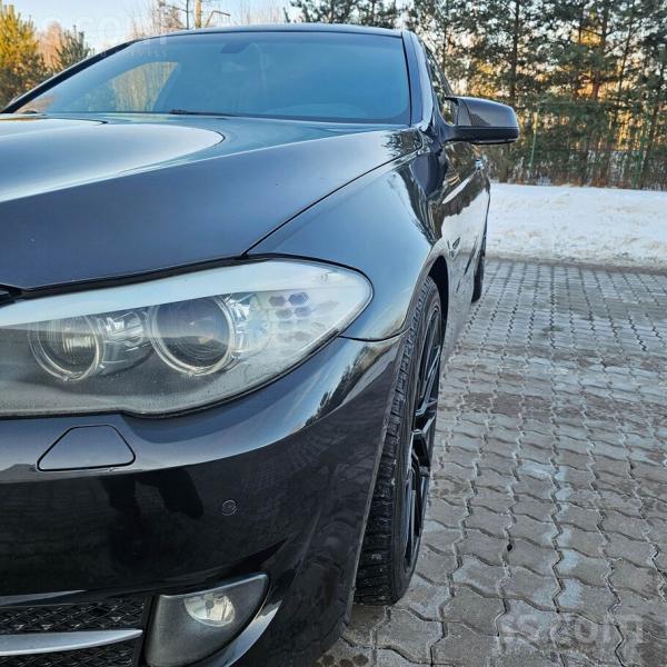 Black BMW 520 2010 in Riga, with an engine capacity of 2.00 L and mileage of 0 thousand km for 10750 €, photo 5 on AUTOMOTO.COM.LV