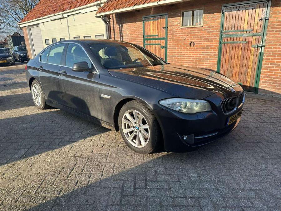 Melns BMW 520 2010 Kauņa, ar dzinēja tilpumu 2.00 L un nobraukumu 345 tūkst. km par 6750 €, foto 2 vietnē AUTOMOTO.COM.LV