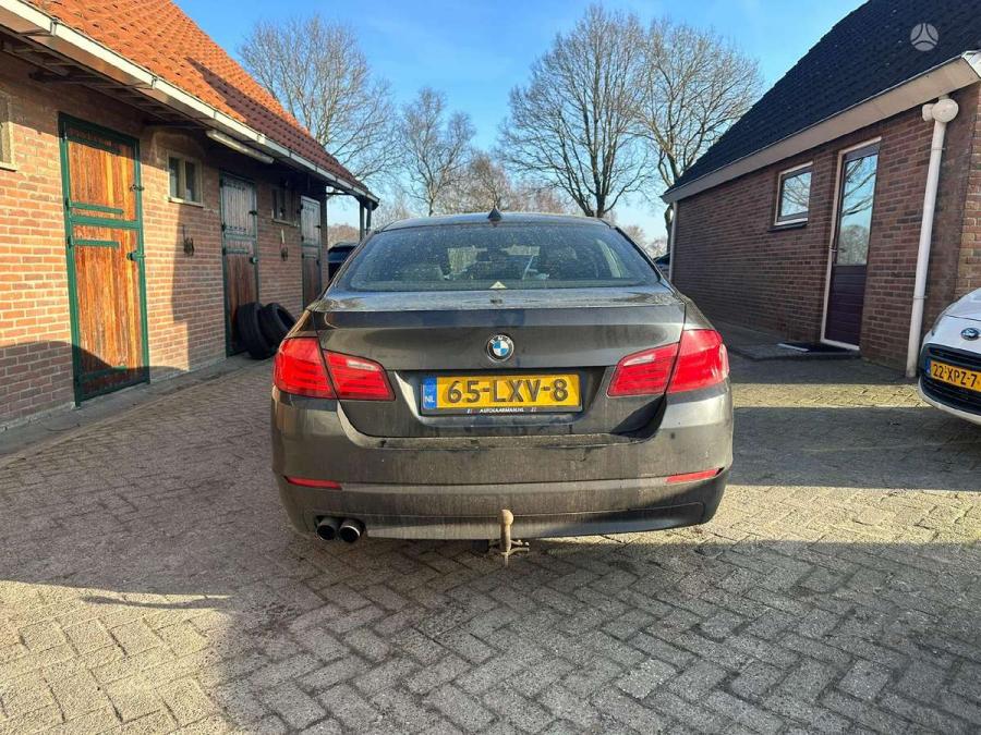 Melns BMW 520 2010 Kauņa, ar dzinēja tilpumu 2.00 L un nobraukumu 345 tūkst. km par 6750 €, foto 4 vietnē AUTOMOTO.COM.LV